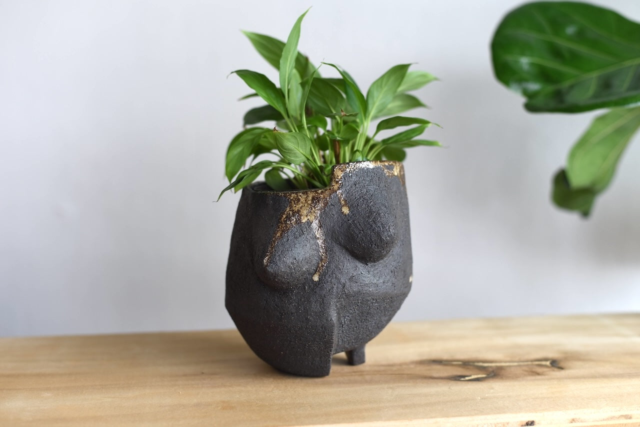 Figurative Planter – MAS Arte_Sano